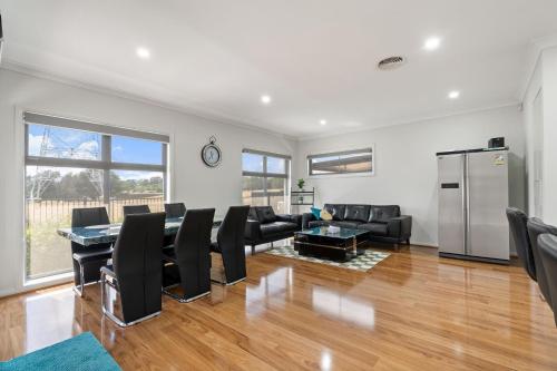 Family-friendly 4-bed Home With Courtyard - Canberra