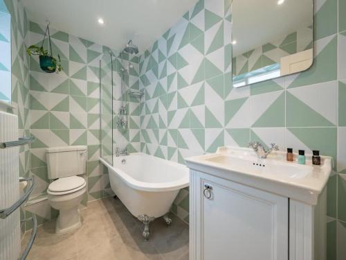Stylish Bristol Holiday Home For 8 - Clifton