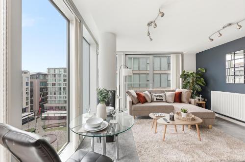 Manhattan Apartment @ The Hub • City Centre • Free Parking • Smart Tvs • Fast Wifi • Yoko Property - Milton Keynes
