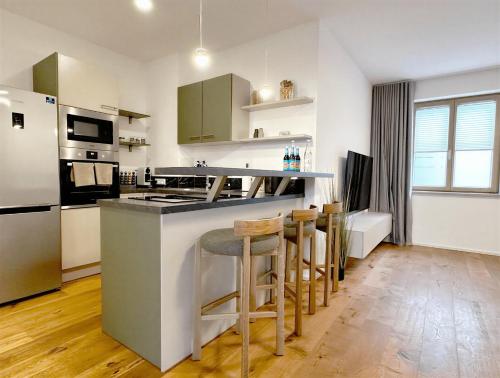 Trulyspace - Modernes Apartment Am Rathausplatz, Terrasse, Fahrstuhl - Augsburg