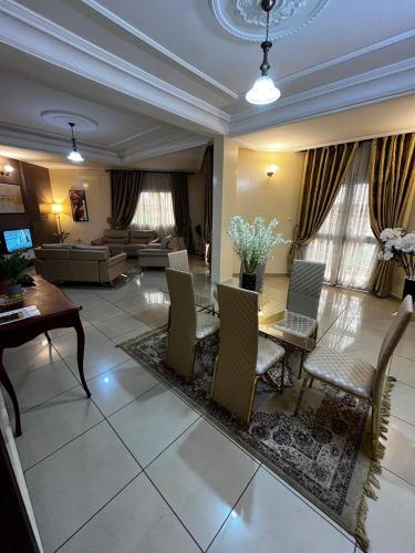 Appart'hotel Micheline Et Emile, Suites & Spa, Bastos - Yaoundé