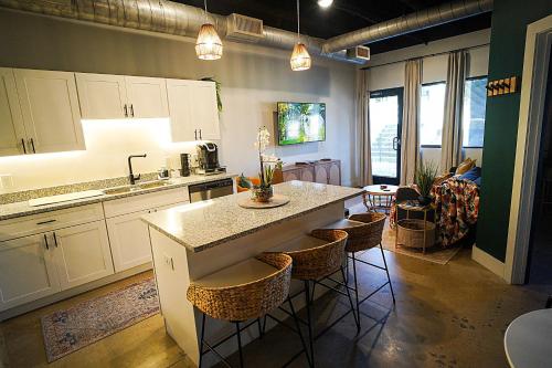 Modern 1br Condo Just Minutes To Downtown - Brentwood, TN