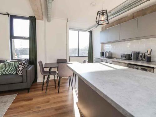 Woolston Central 2-bedroom Apartment - Warrington