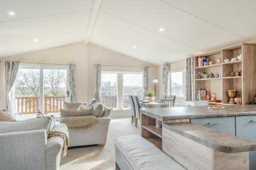 2 Bed In Upton Oc-o34105 - 漢普郡