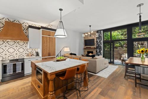 Fifth Avenue Unit 105, 2 Blocks To Skiing! - Aspen, CO