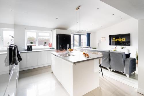 Spacious 4-bedroom With Free Parking Spaces For Contractors And Business Travellers - Hemel Hempstead