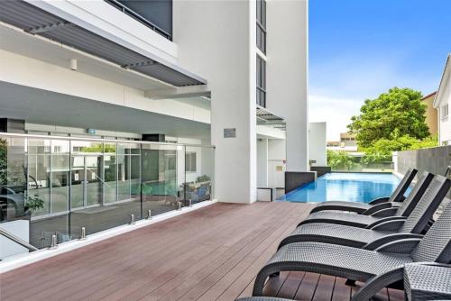 Vibrant 2bd Escape - Exhilarating Location! - Broadbeach