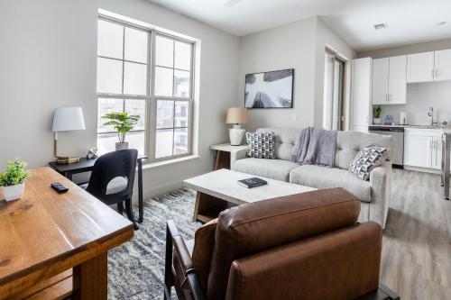 Landing Spectacular 1bd Clubhouse Courtyard - Parma, OH