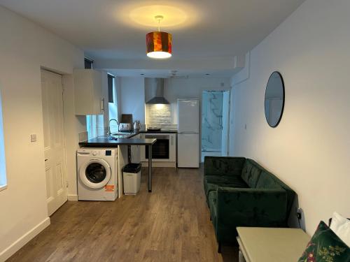 Newly Refurbished Chorlton Studio Easy Tram To Universities & City Centre & Stadiums - Manchester