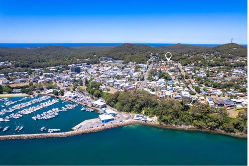 4 Bedroom Spacious Holiday Home Sleep 10 - Nelson Bay