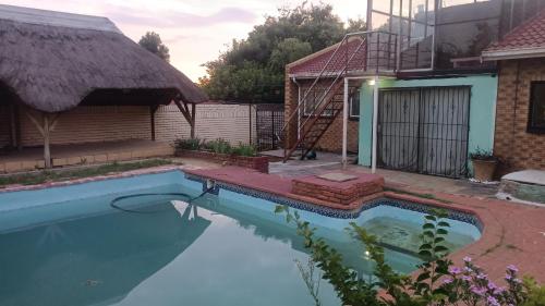 Bushman Kraal Oasis - Soweto
