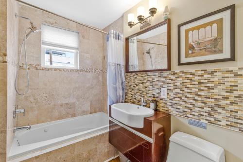 Serene 2br-2ba Walkable Retreat In The Heart Of Dc - Parking Included - Bethesda, MD