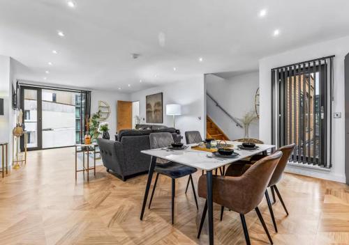Modern 3 Bed Apartment Near Manchester City Centre - Pass The Keys - Salford