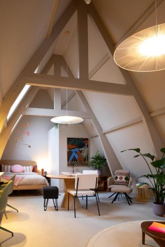 The Painters Loft Sleeping Among The Art - 哈倫