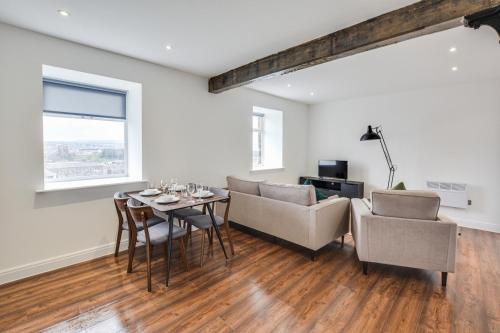Canal View 2br Home For Families & Friends - Burnley