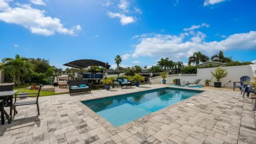 Lux 5 Bed-3 Bath Canal Front, With Pool In Dt Cape - Cape Coral, FL