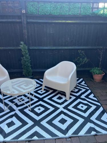 Gatwick 1 Bed Flat With Parking And Garden - London Gatwick Airport (LGW)
