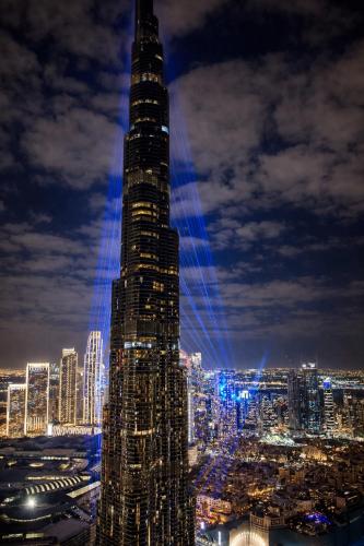 Private Room in Downtown Burj Vista Apartment with Burj Khalifa View ...