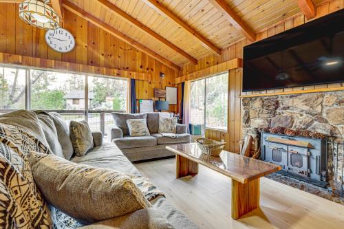 Peaceful Wooden Cabin, 2 Mi To Bass Lake! - Bass Lake, CA