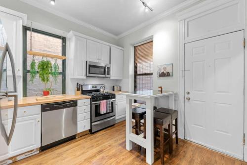 Secret Gallery On The Park - 2bd/1ba - Chicago