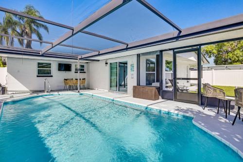 Canal Front Getaway Poolside Relaxation Fishing - Tarpon Springs, FL