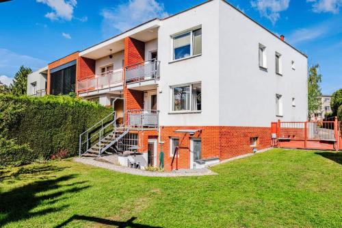 Apartment Hanspaulka: 15 Min Airport, Free Parking - Prague
