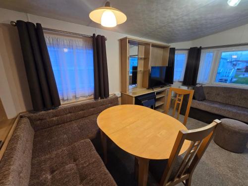 Jy Holiday Caravans Wales, Oakfields Towyn Coastal Caravan Sleeps 6 - Towyn