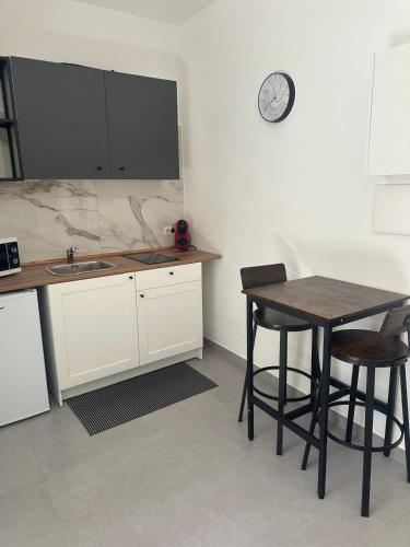 Santamonica Apartment 3 - Neapel