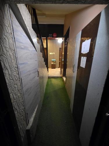 Hotel Golden Rose Near Kolkata Airport - Kolkata