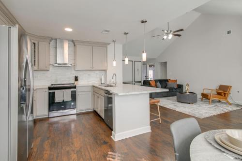 Walk To The Greenline: Sleek Cordova Home W/ Patio - Germantown, TN