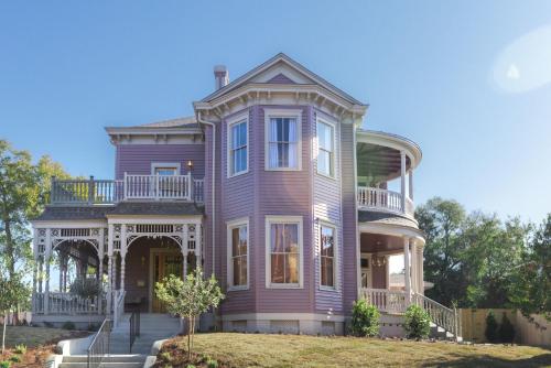 The Gilded Lady - The Cypress Suite - Pensacola