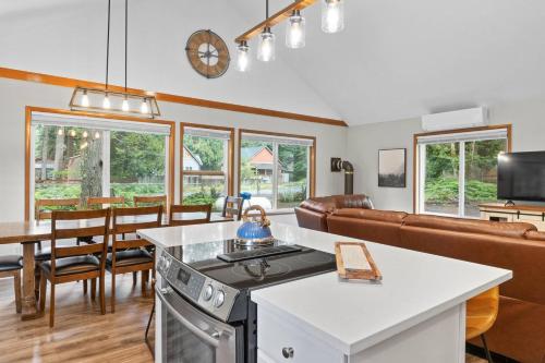 Luxury Rainier Cabin-sauna-hot Tub-ev-wifi - Ashford, WA