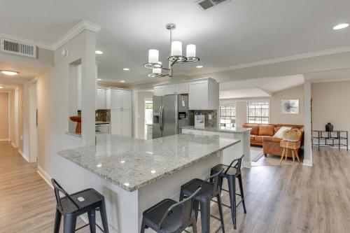 Spacious Fort Walton Beach Home ~ 2 Mi To Beach! - Fort Walton Beach, FL
