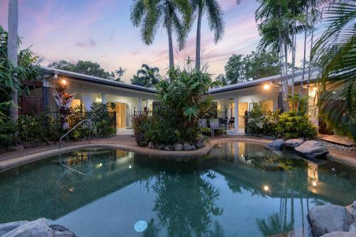 Ba Nahan Ochre - Stylish Space, Close To The Beach - Half Duplex - Port Douglas