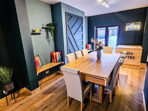 Luxury Group House - Steps From Anfield Stadium - Games Room - Liverpool