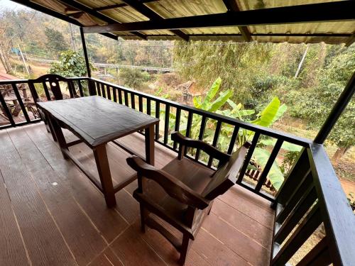 บ้านชนเผ่าแคมปิ้งแอนด์รีสอร์ท - Mae Hong Son