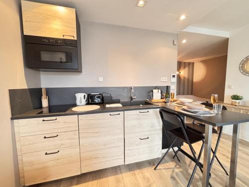 L'ecrin Urbain Studio Chic Et Lumineux Avec Balcon - Reims