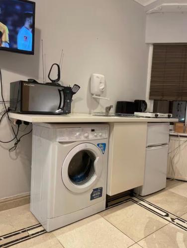 London Studio Apartment - Enfield