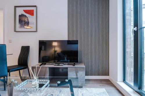 Modern Central Preston Apt King Bed & Smart Tv - Preston