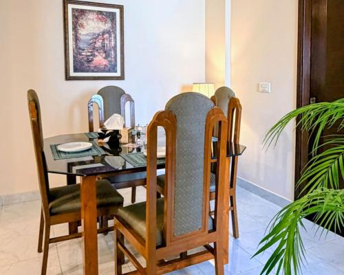 Gourmet Getaway Two By Jannat Vacation Rentals - Karachi