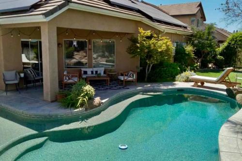 3br Family Home With Pool And Hot Tub - Clovis, CA