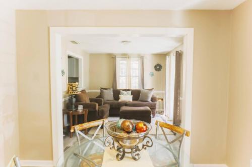 Downtown Mobile Bungalow With Free Parking And Fast Wifi - Mobile, AL