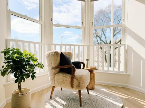Stylish & Serene Sea View Breakaway - Prime Location - Brighton