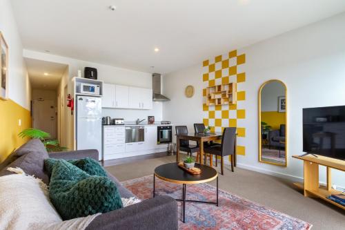 City Fringe Value 1 Bed & Carpark On Cashel St - Christchurch