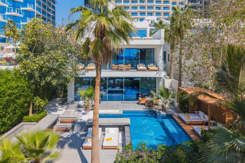 Five Palm Beachfront Villa -Private Pool & Jacuzzi, Panoramic Views, By Exclusive Holiday Homes - Dubai Marina