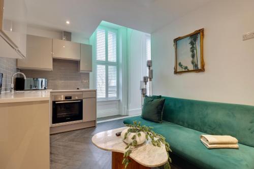 Qe2 Apartments - Harbour & Hyde, Southampton High Street - Southampton