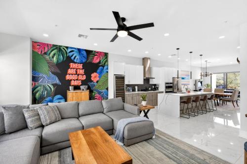 Sunny 4br Sarasota Retreat With Hot Tub & Rooftop - Sarasota, FL