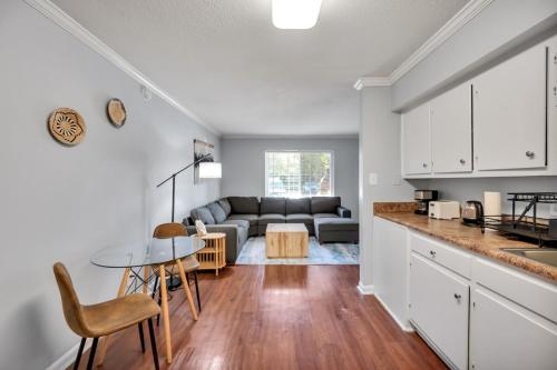 Chic Minimal Farmhouse 1 Br Near Duke Hospital - Chapel Hill, NC