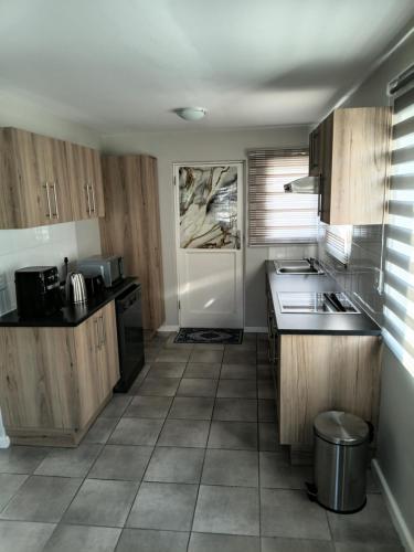 Coastal Guest House With Free Parking And Braai Area - Kapstadt