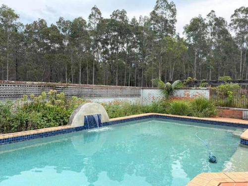 Affordable Queen Room In Large Farmhouse - South Coast